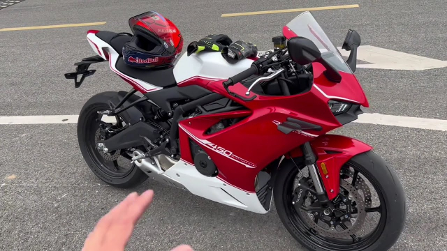 CF Moto 450SR-S vs Kove 450RR trên bàn cân thông số | 2banh.vn