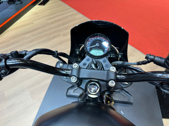 Chiêm ngưỡng Renegade và Scrambler X Cafe - 2 mẫu xe của UM Motorcycles ...